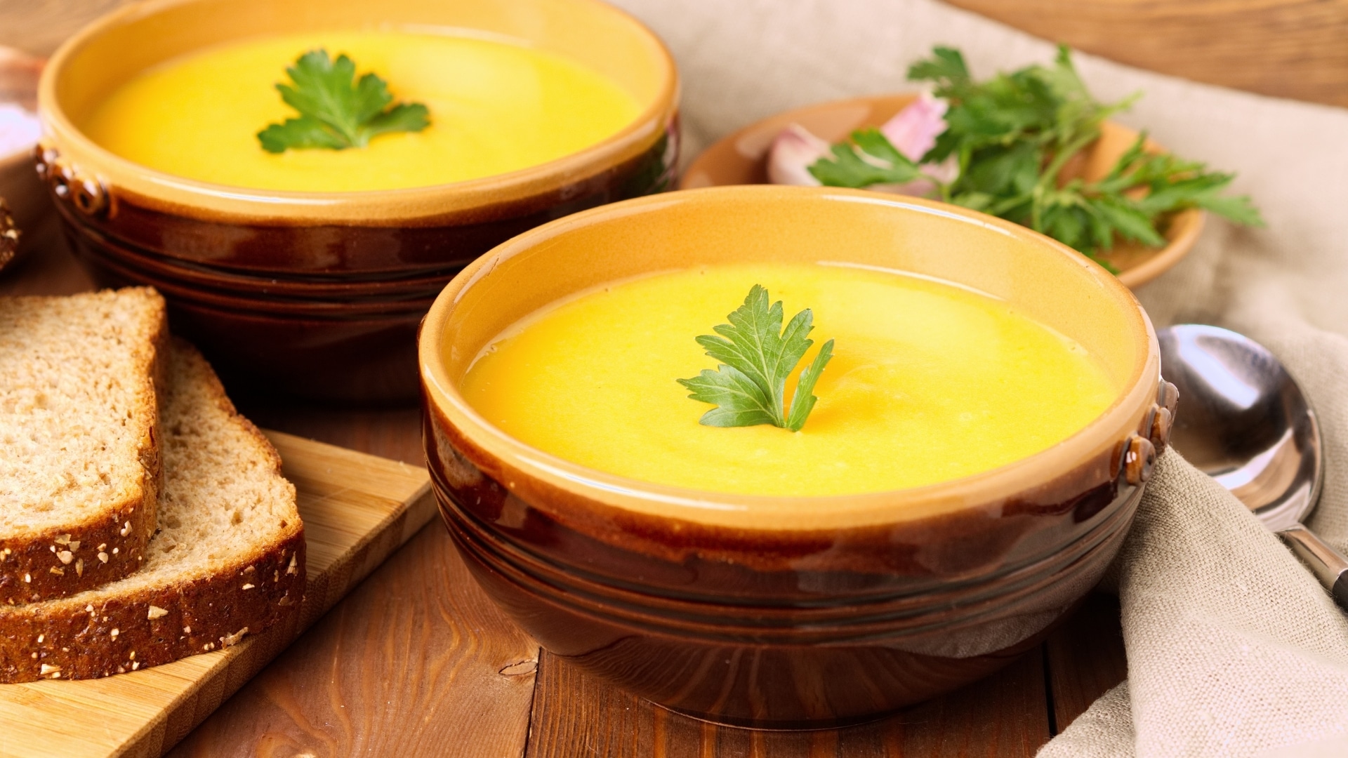 Soup Bowls - Portioned Dishes With Handles Instead of a Plate