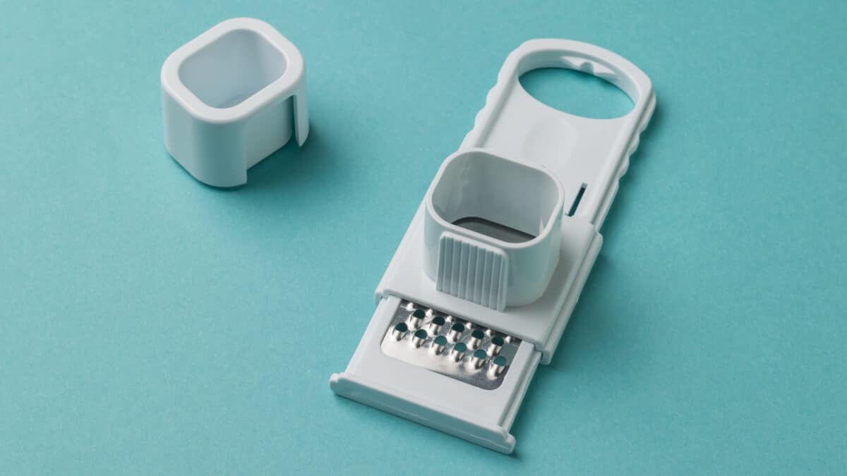 Types of Graters for Garlic and Ginger and How They Work