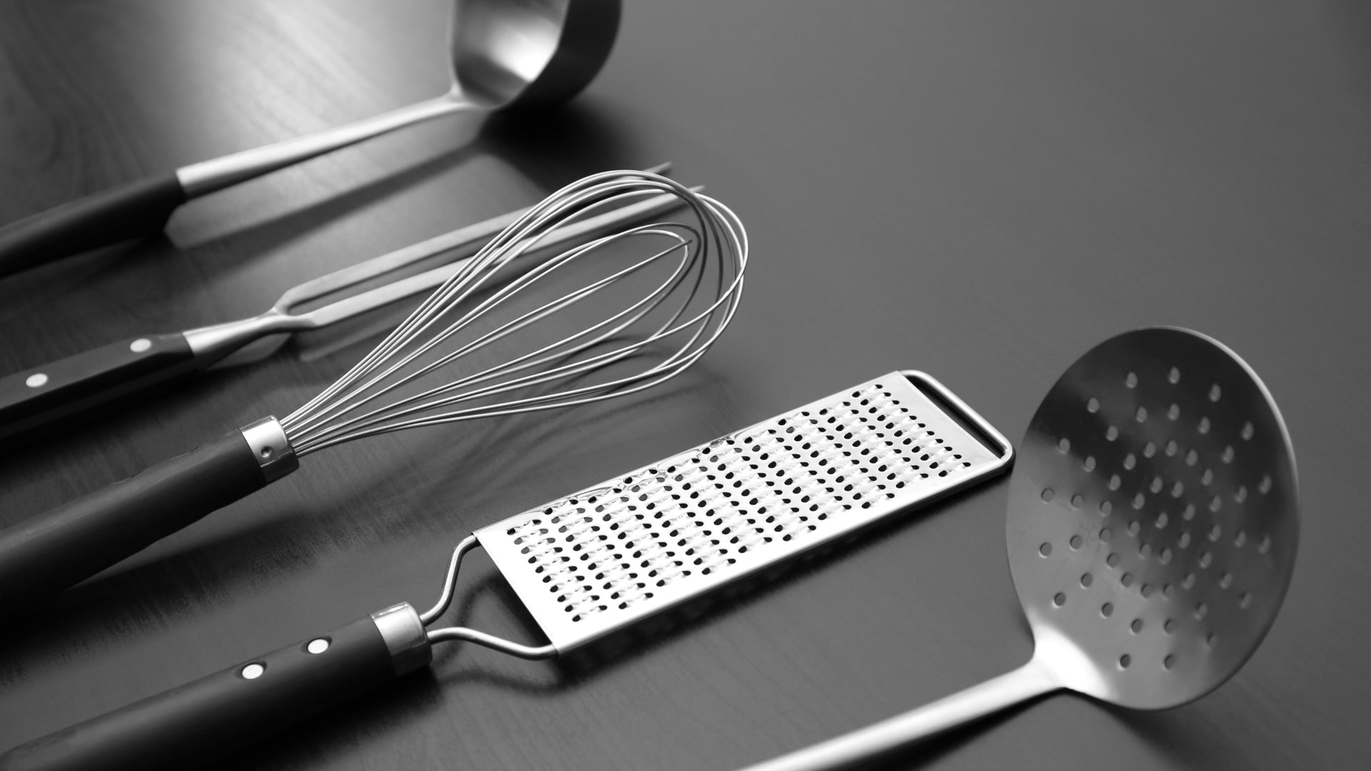 Types of Kitchen Utensils Set By Composition and Material