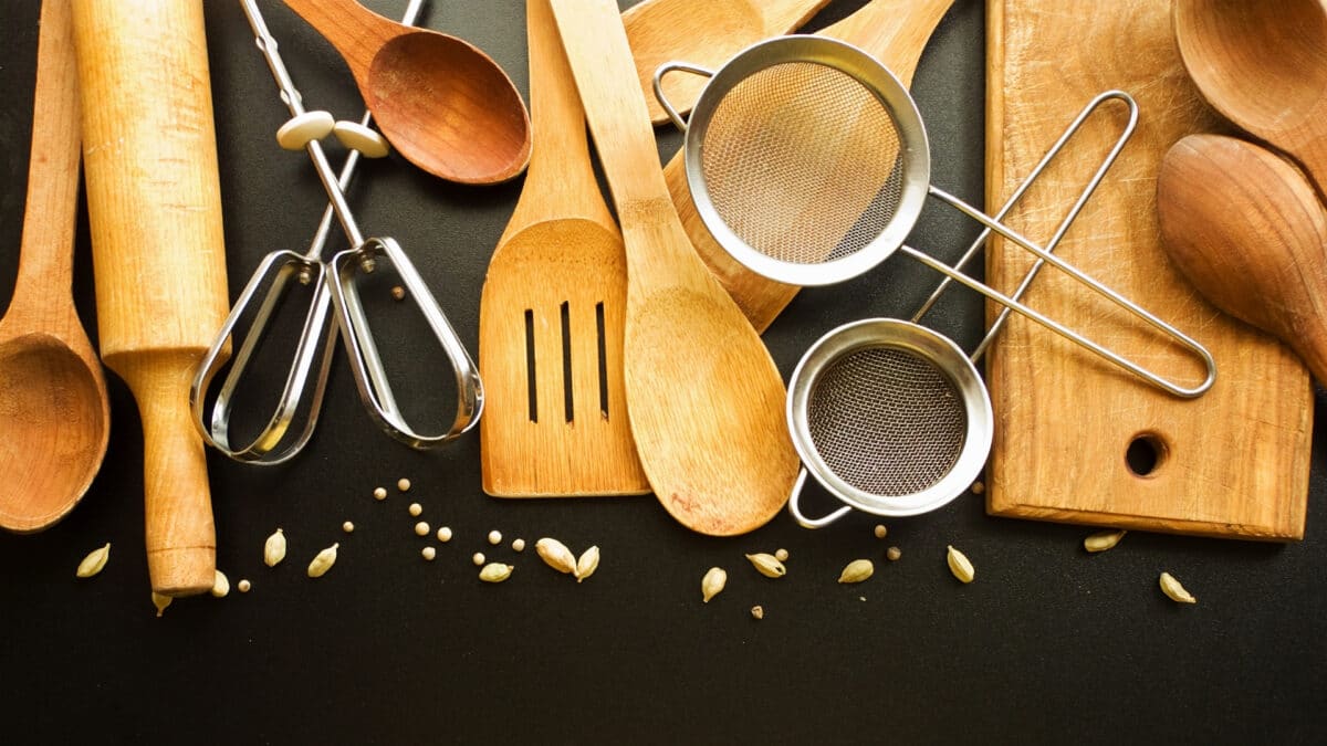 Types of Kitchen Utensils Set By Composition and Material
