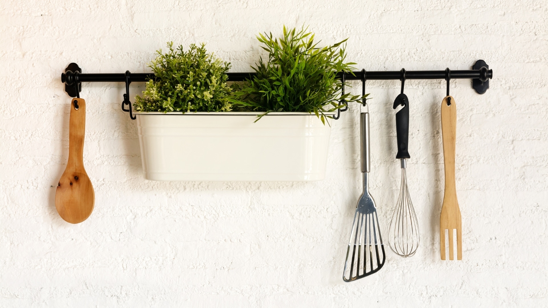 Types of Kitchen Utensils Set By Composition and Material