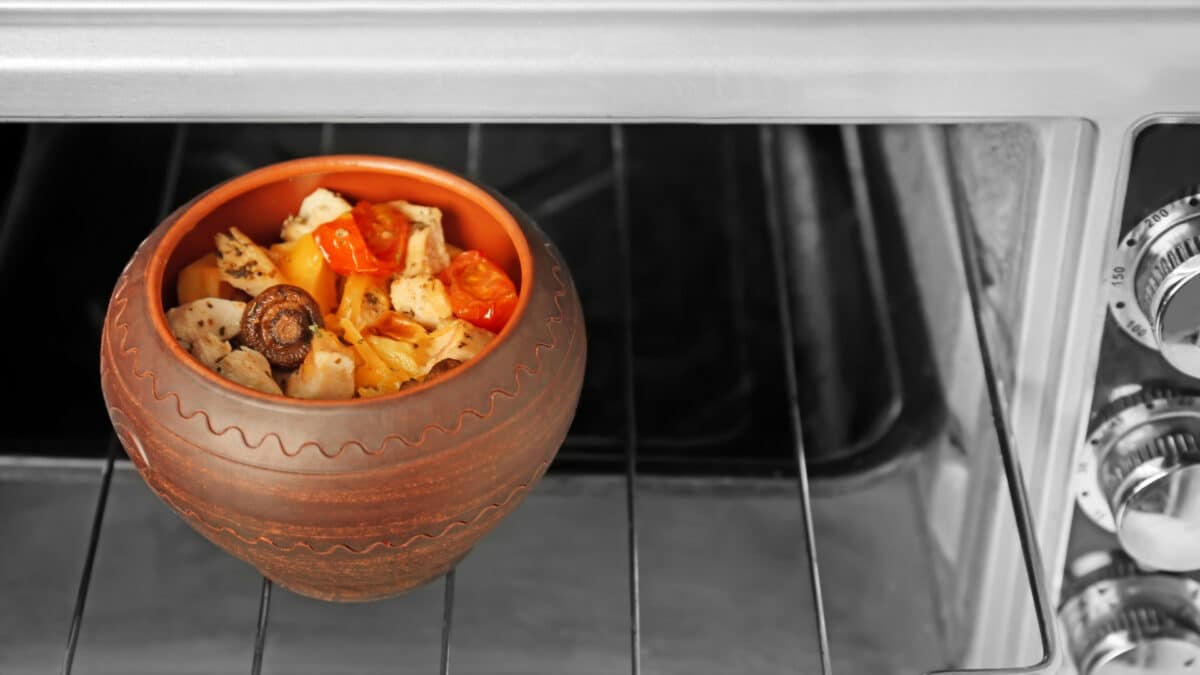 Types of Ceramic Cookware for The Oven