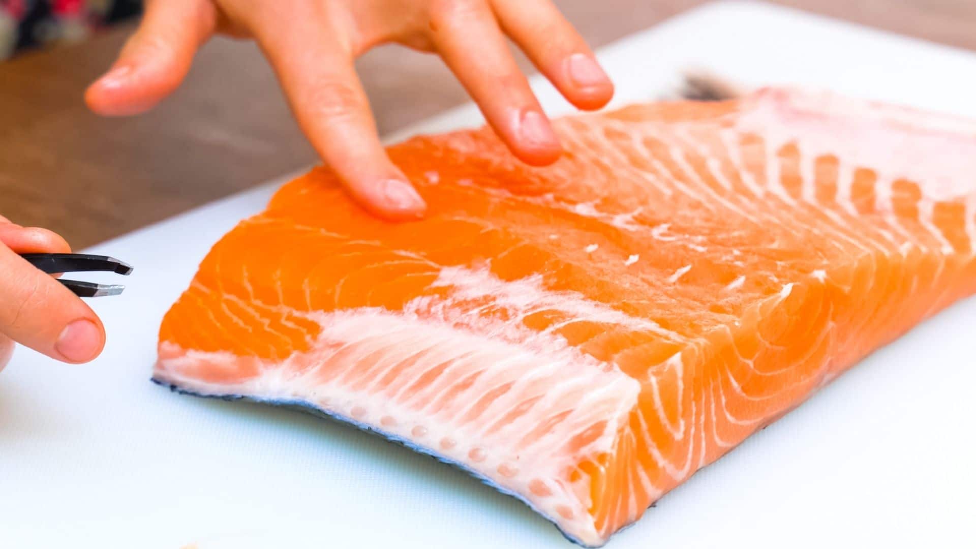 What Fish Tweezers to Choose and How to Remove Bones with Them